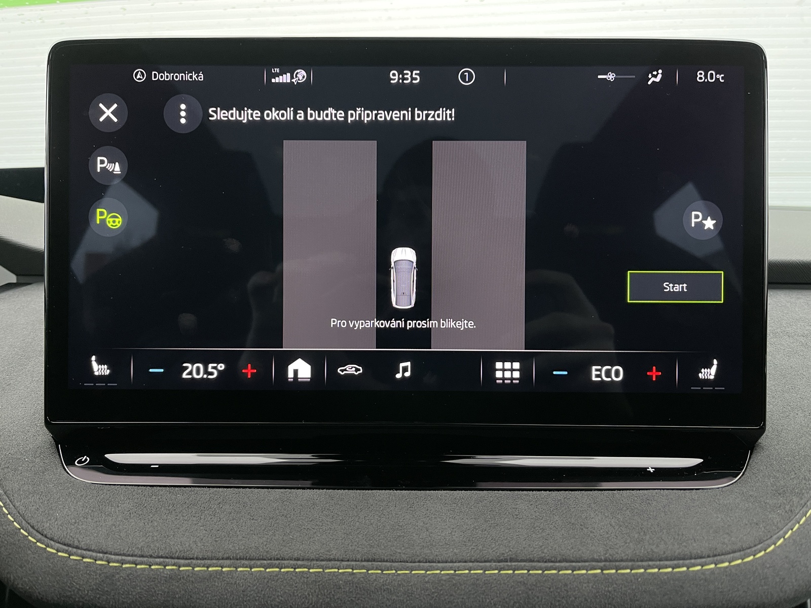 Škoda Enyaq iV RS 4x4 220kW PANO TAŽNÉ DCC Head-Up NAVI ALU21" | LB ...