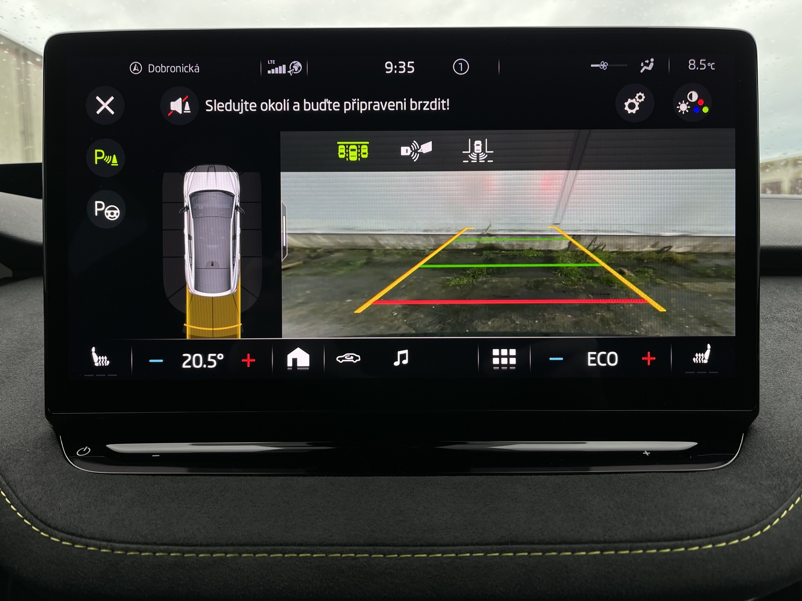 Škoda Enyaq iV RS 4x4 220kW PANO TAŽNÉ DCC Head-Up NAVI ALU21" | LB ...